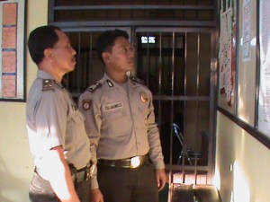PEMASANGAN BROSUR PMI | PMI Kabupaten Kapuas